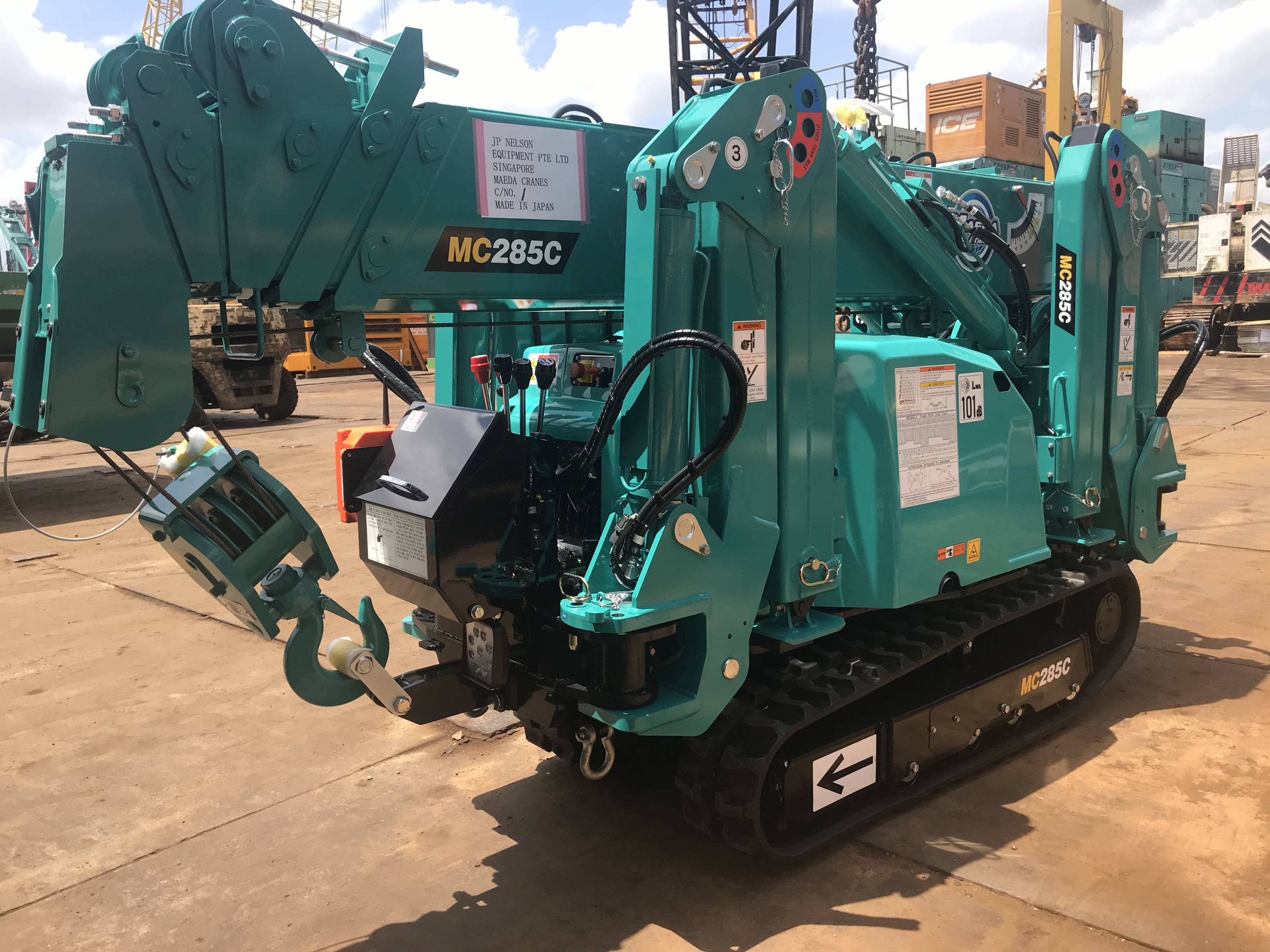 NEW MAEDA 2.82 TON MINI CRAWLER CRANE